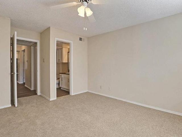 1 Br, 1 bath, Apartment 6306 Macarthur Boulevard