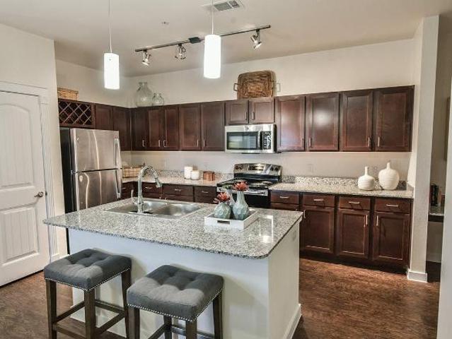 1 Br, 1 bath, Apartment 6310 South State Highway 360
