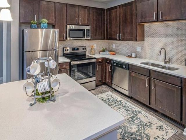 1 Br, 1 bath, Apartment 6450 Viewpoint Cir