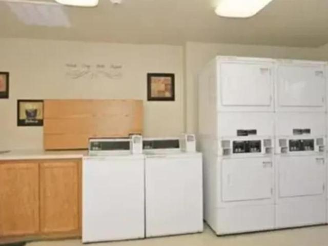 1 Br, 1 bath, Apartment 6465 West Ln