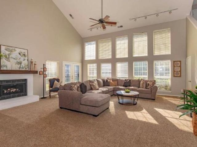1 Br, 1 bath, Apartment 6400 NW Expressway