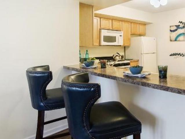 1 Br, 1 bath, Apartment 6401 N Sheridan Rd