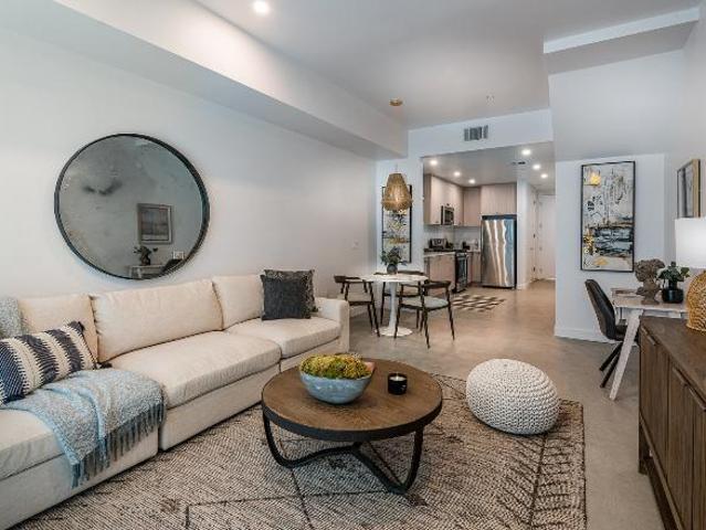 1 Br, 1 bath, Apartment 6417 6422 North Figueroa Street