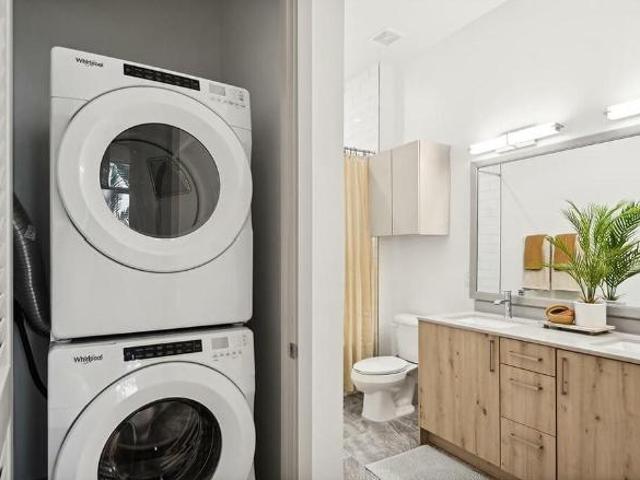1 Br, 1 bath, Apartment 6500 N Andrews Ave