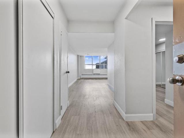 1 Br, 1 bath, Apartment 65 Thorncliffe Park Drive