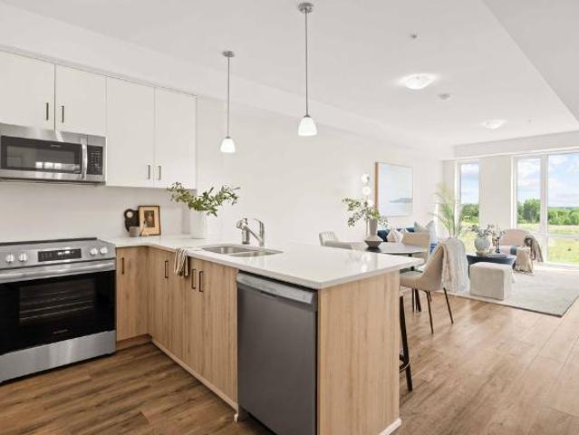 1 Br, 1 bath, Apartment 660 Sunningdale Road East