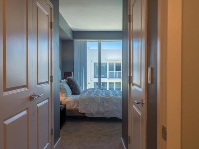 1 Br, 1 bath, Apartment 6750 Congress Avenue