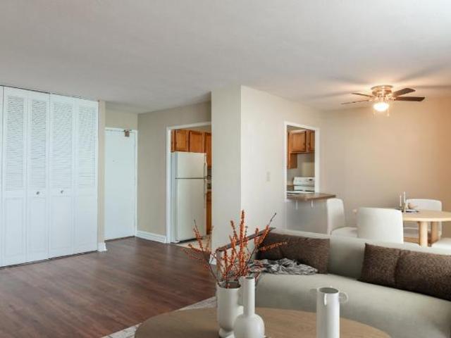 1 Br, 1 bath, Apartment 6700 S Oglesby Ave