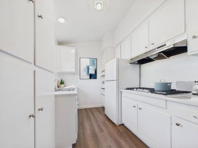 1 Br, 1 bath, Apartment 6706 Laurelgrove Avenue