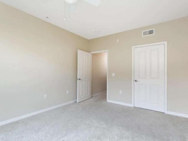 1 Br, 1 bath, Apartment 6710 Variel Ave