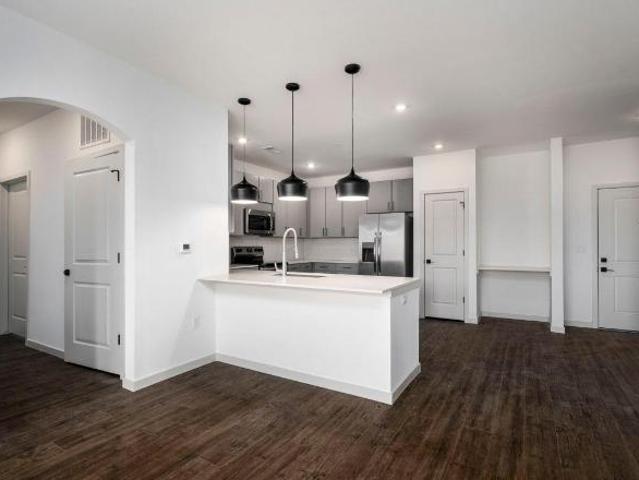 1 Br, 1 bath, Apartment 6715 Century Crest Point