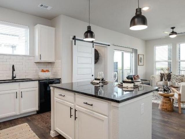 1 Br, 1 bath, Apartment 6854 Henneman Way