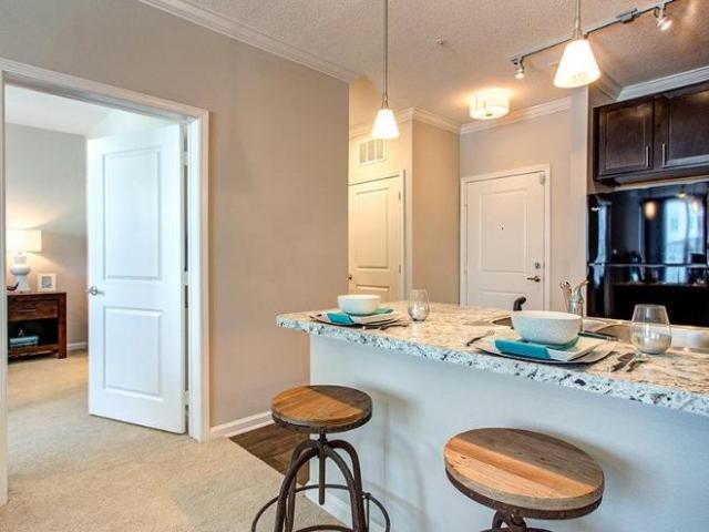 1 Br, 1 bath, Apartment 6880 Rivers Ave