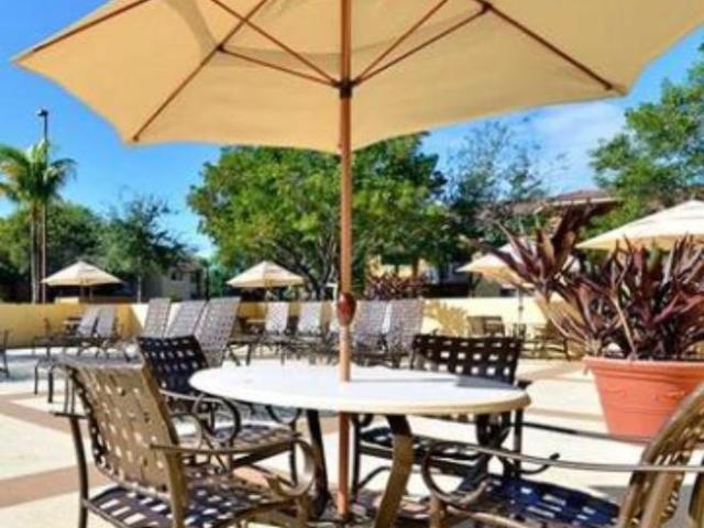 1 Br, 1 bath, Apartment 6881 Nw 173rd Dr