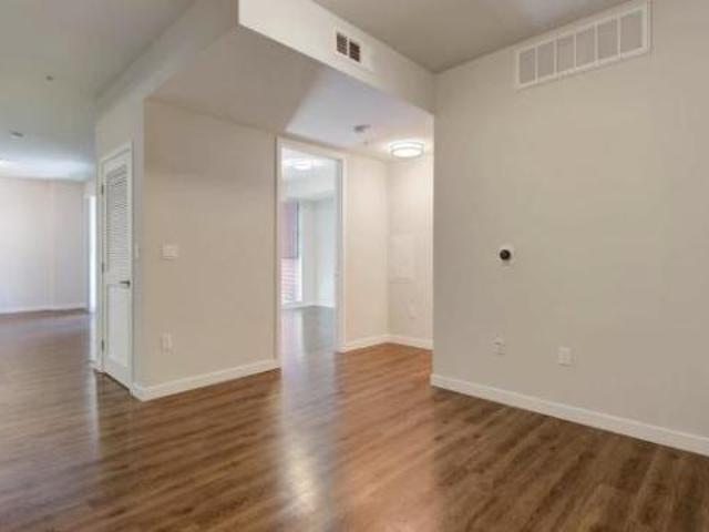 1 Br, 1 bath, Apartment 680 S Berendo St