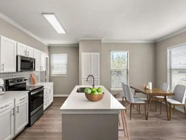 1 Br, 1 bath, Apartment 692 Lake Carolyn Pkwy