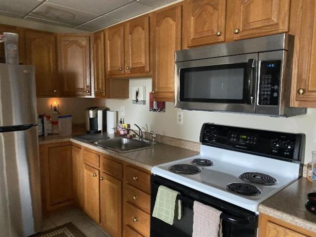 1 Br, 1 bath, Apartment 6 West Broadway