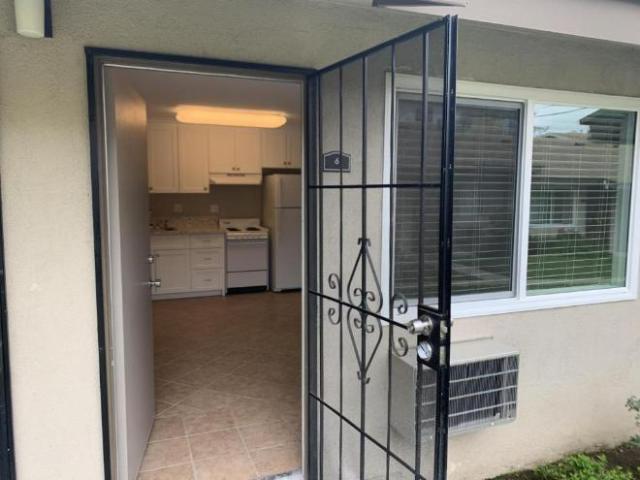 1 Br, 1 bath, Apartment 7043 Pickering Ave