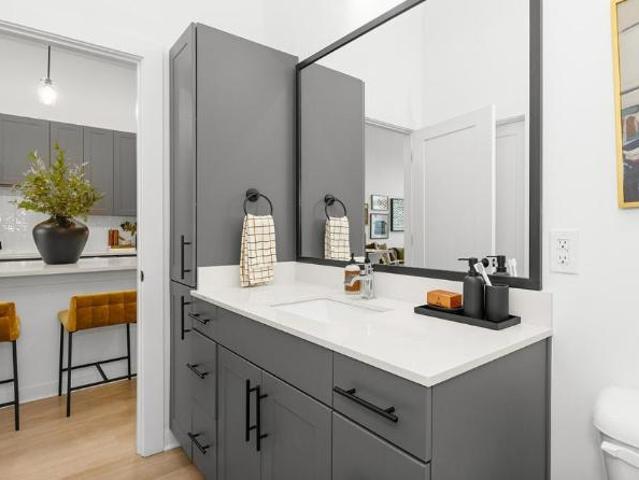 1 Br, 1 bath, Apartment 704 W Tremont Ave