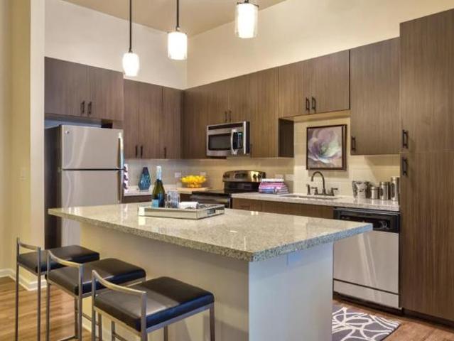 1 Br, 1 bath, Apartment 704 15th St