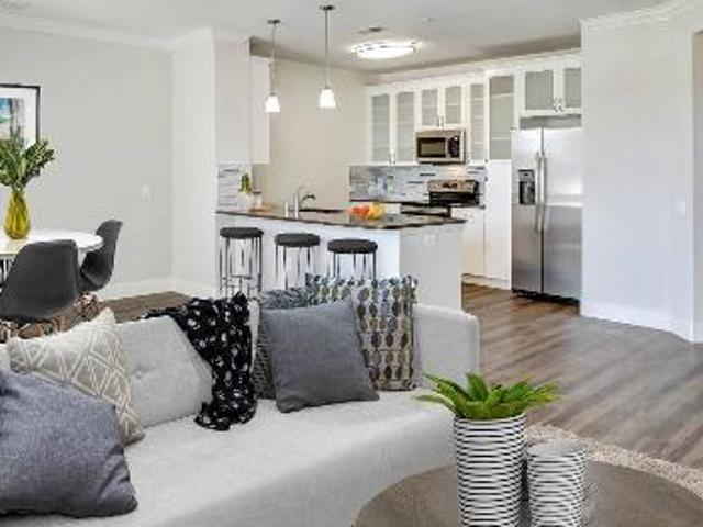 1 Br, 1 bath, Apartment 7084 Friars Rd