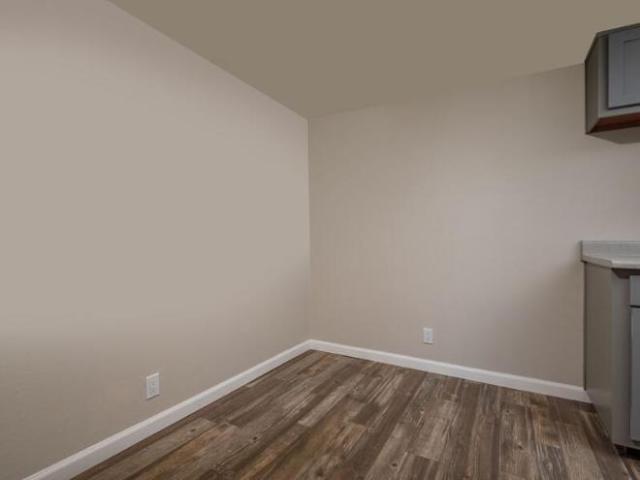1 Br, 1 bath, Apartment 7000 Phoenix Avenue NE