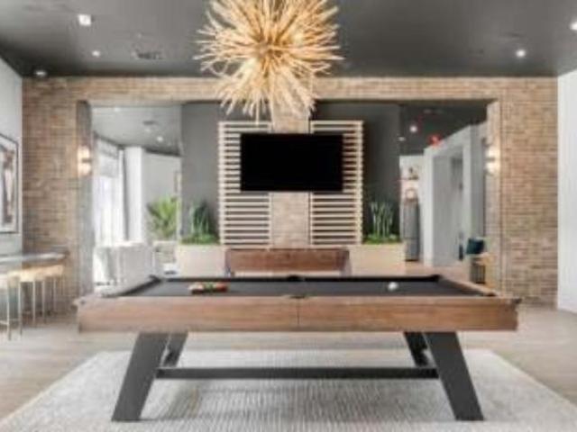 1 Br, 1 bath, Apartment 700 Corporate Center Dr