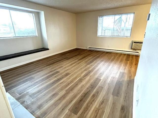 1 Br, 1 bath, Apartment 700 Crater Lake Ave
