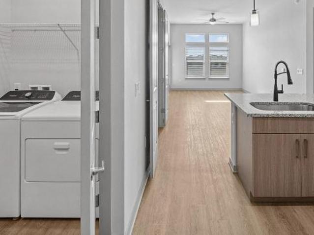 1 Br, 1 bath, Apartment 700 SE Veranda Place