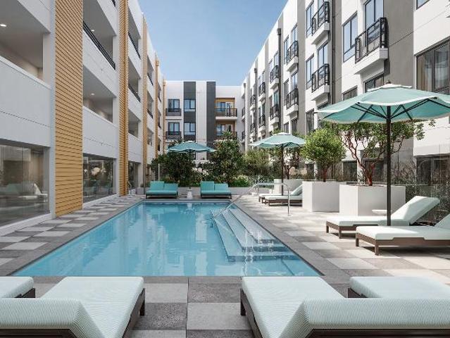 1 Br, 1 bath, Apartment 7019 Canoga Ave