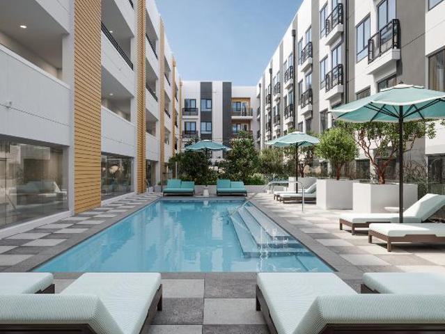 1 Br, 1 bath, Apartment 7019 Canoga Ave