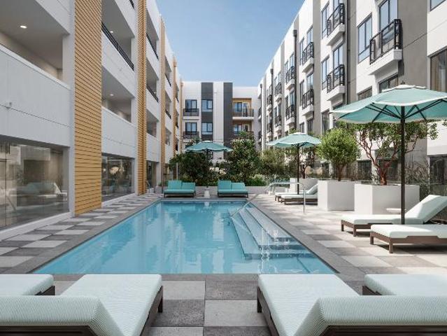 1 Br, 1 bath, Apartment 7019 Canoga Ave