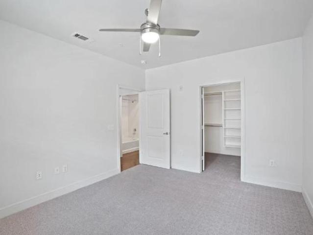 1 Br, 1 bath, Apartment 701 E Bluff St