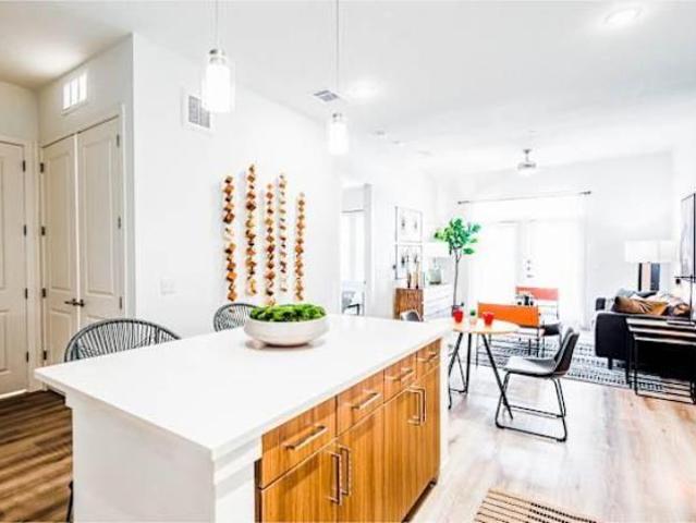 1 Br, 1 bath, Apartment 715 North Main St