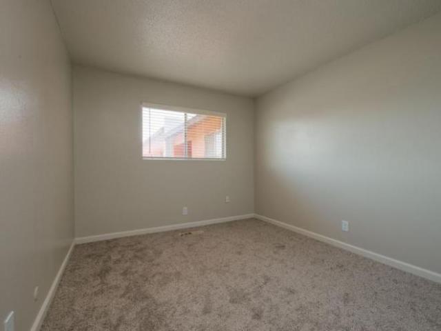 1 Br, 1 bath, Apartment 7100 Natalie Ave NE