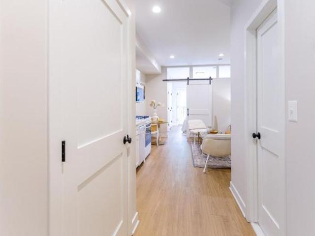 1 Br, 1 bath, Apartment 711 E St Se