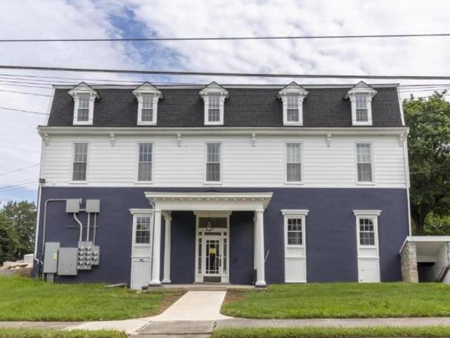 1 Br, 1 bath, Apartment 713 Locust St