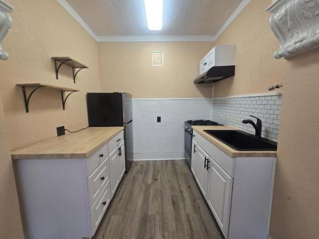1 Br, 1 bath, Apartment 725 Broadway Ave