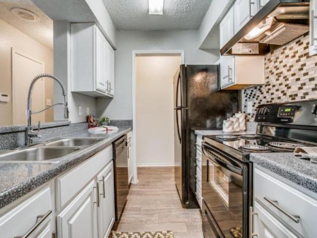 1 Br, 1 bath, Apartment 7272 Marvin D Love Fwy