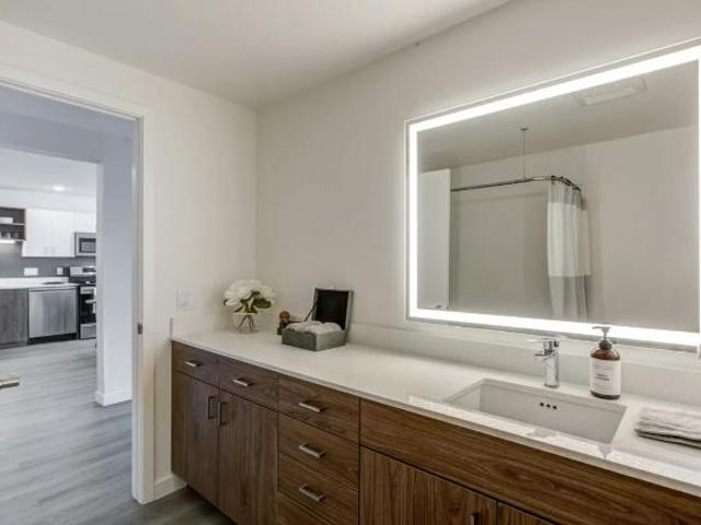 1 Br, 1 bath, Apartment 728 16th St