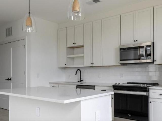 1 Br, 1 bath, Apartment 720 E 36th St