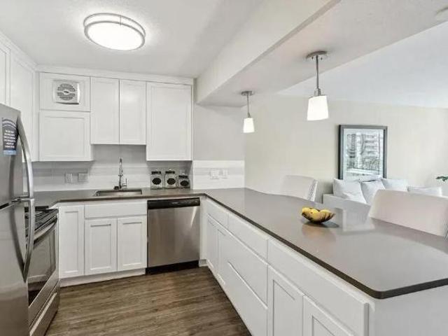 1 Br, 1 bath, Apartment 735 SW St Clair Ave