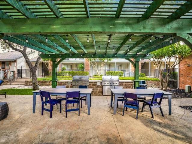 1 Br, 1 bath, Apartment 7440 La Vista Dr