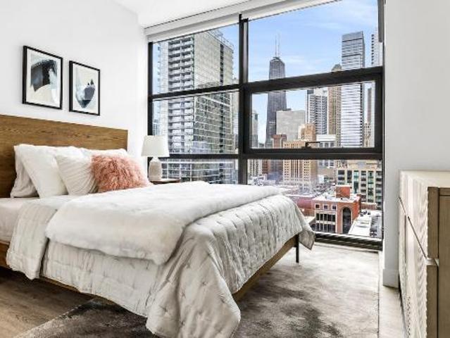 1 Br, 1 bath, Apartment 741 N Wells St
