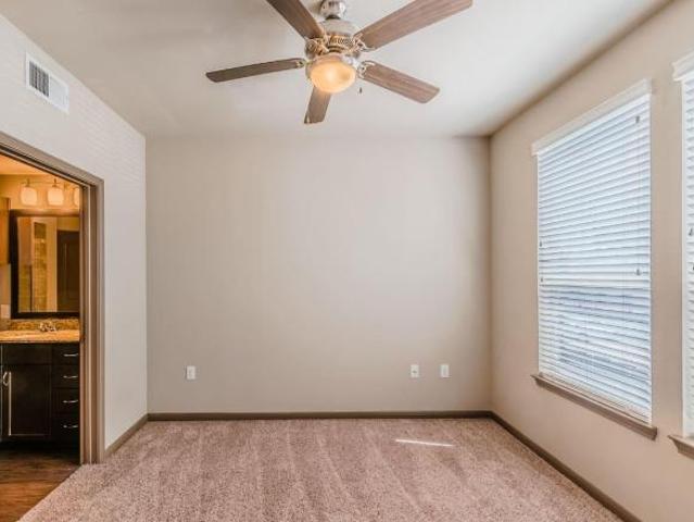 1 Br, 1 bath, Apartment 7425 La Vista Drive