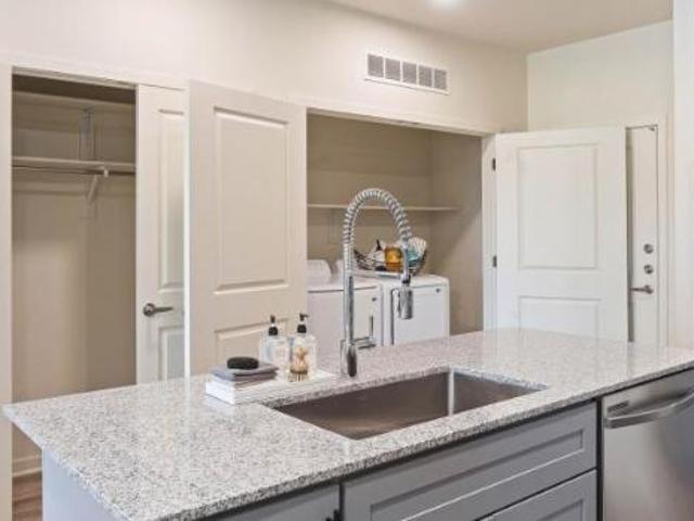 1 Br, 1 bath, Apartment 7430 N 100th Ave