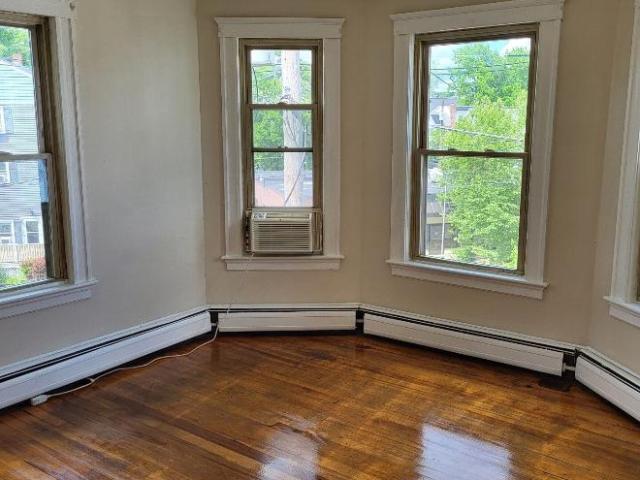1 Br, 1 bath, Apartment 74 Pecker Street