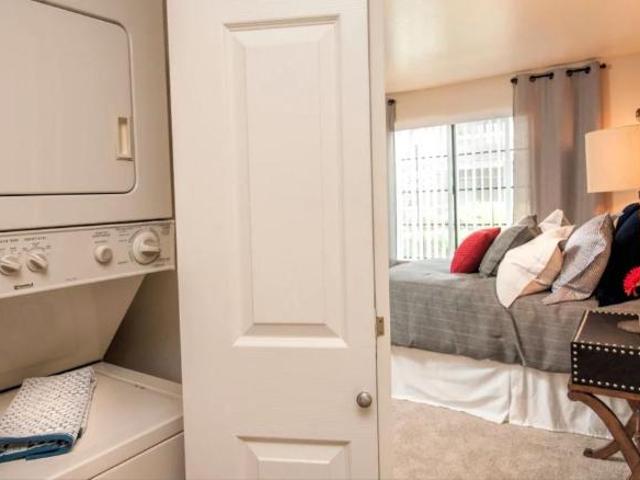 1 Br, 1 bath, Apartment 7551 Greenhaven Dr