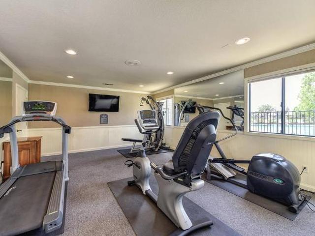 1 Br, 1 bath, Apartment 7565 Shoreline Dr