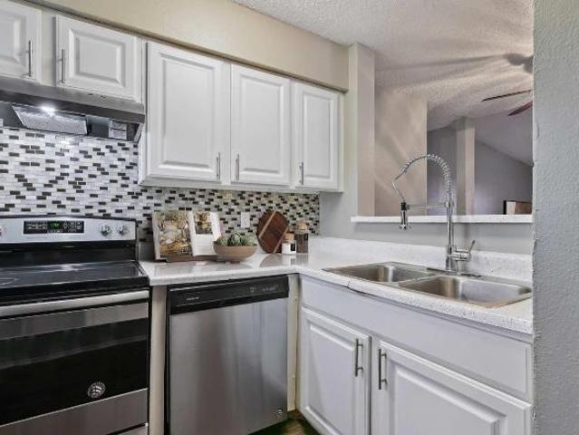 1 Br, 1 bath, Apartment 7575 S Westmoreland Road